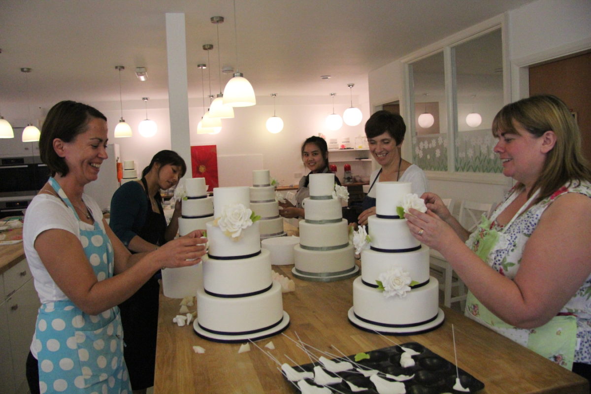 Tiered Wedding Cakes Class - Students Experience | Fair Cake